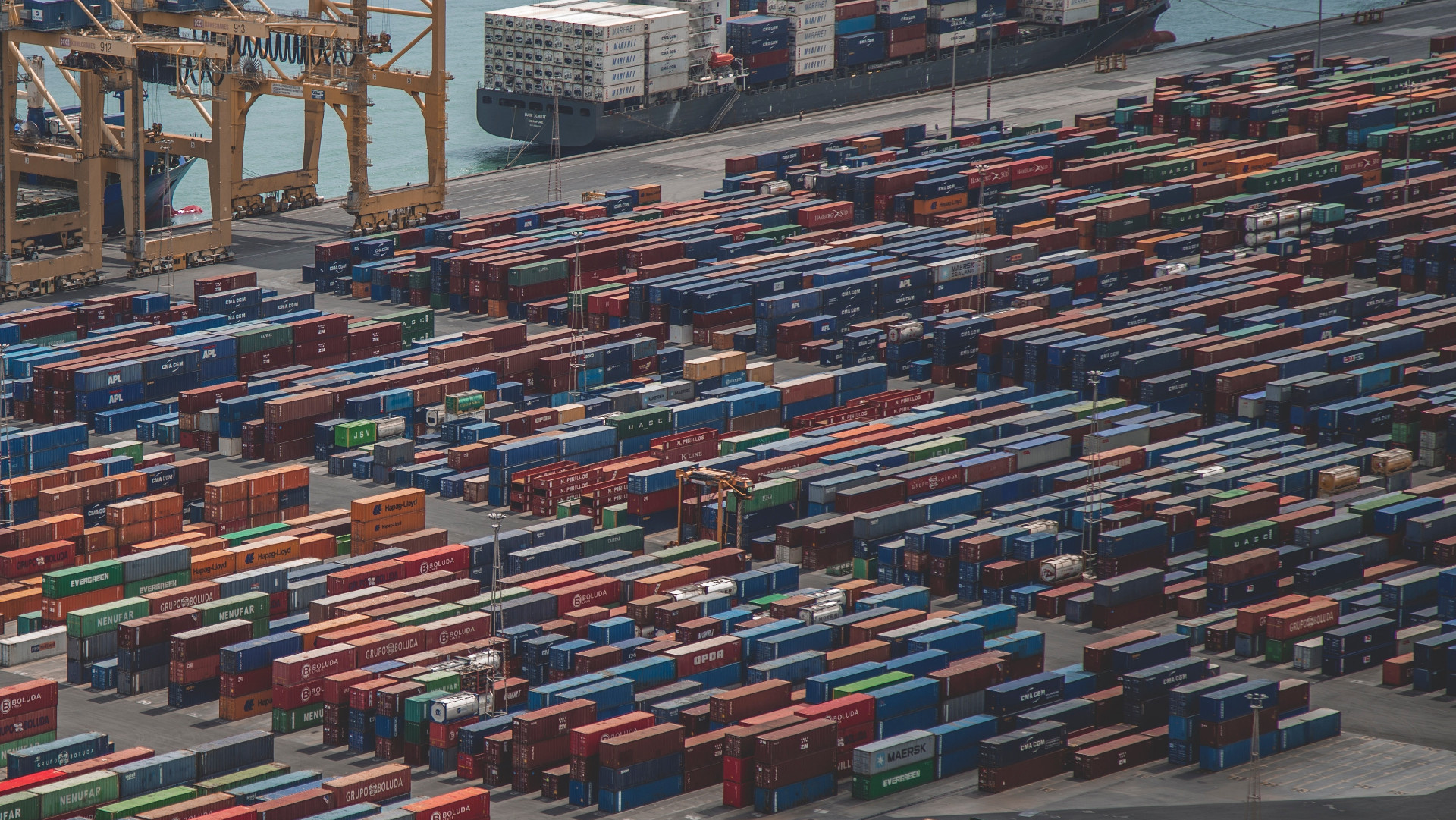 Transporte Marítimo en Contenedor Completo · Envío contenedores